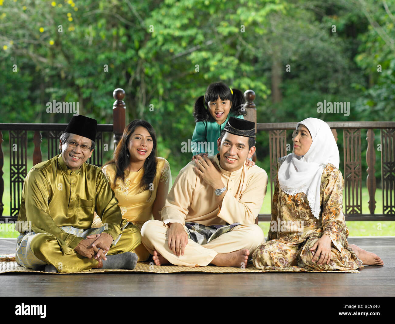 family member sitting together Stock Photo - Alamy
