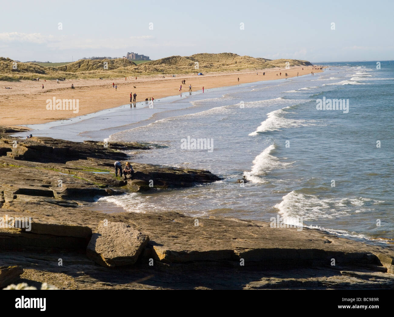 Rocks on beach seahouses hi-res stock photography and images - Alamy