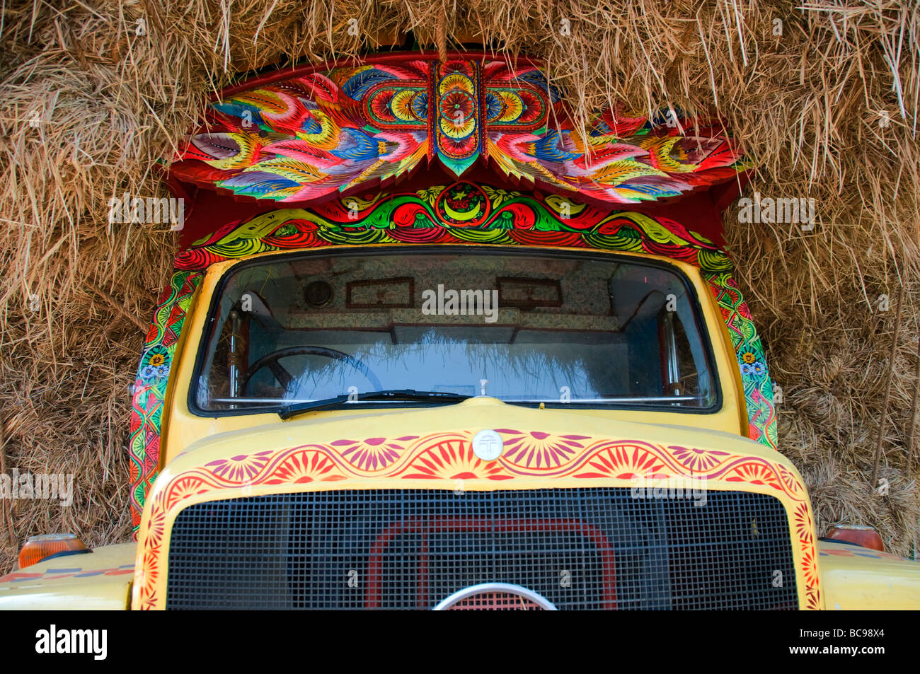 Colorful indian truck hi-res stock photography and images - Alamy