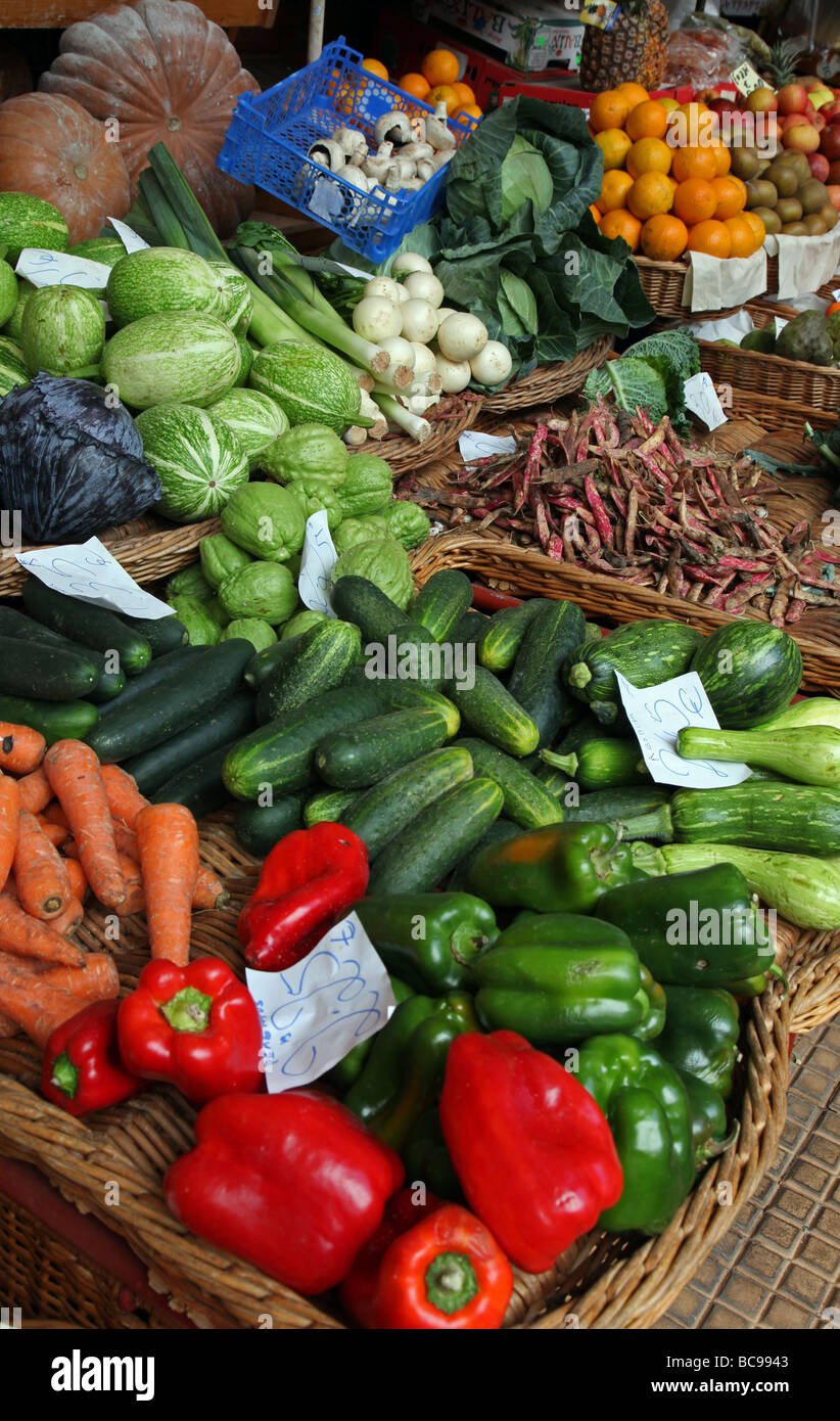 Vegetable market and vegetable stall hi-res stock photography and ...