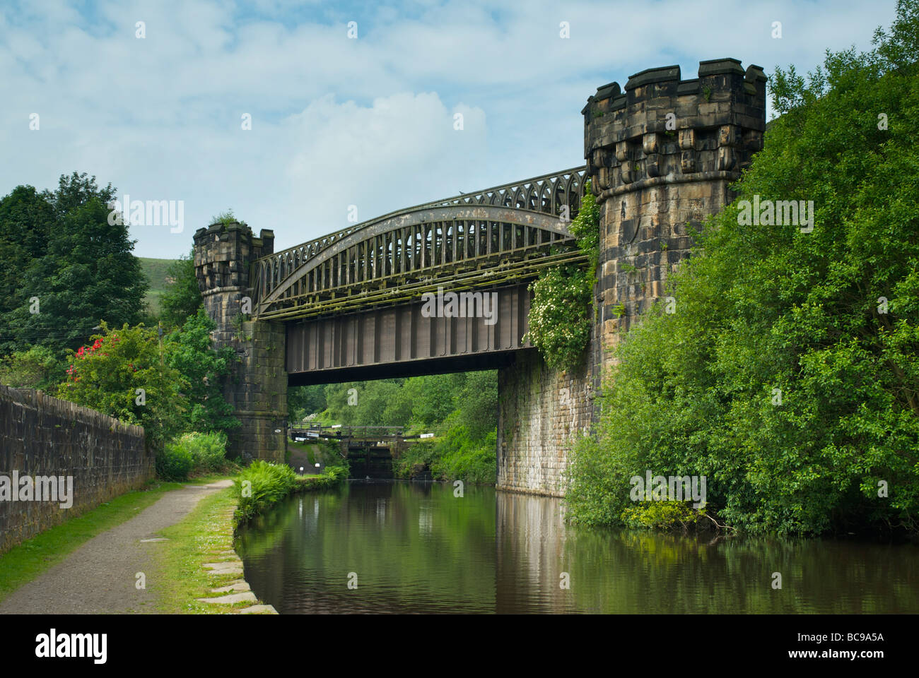 Railway over todmorden hi-res stock photography and images - Alamy