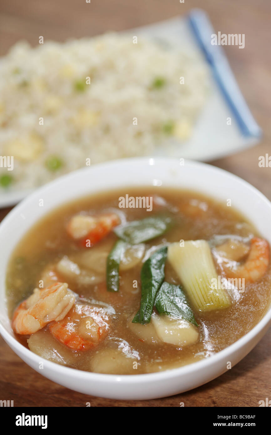 Prawns with Ginger and Spring Onion Stock Photo - Alamy