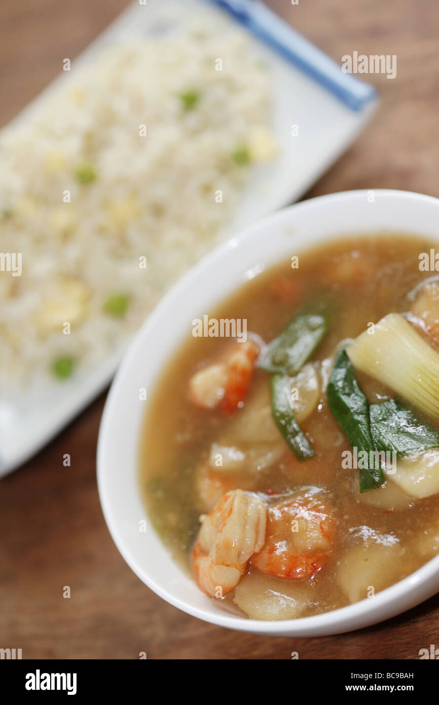 Prawns with Ginger and Spring Onion Stock Photo - Alamy