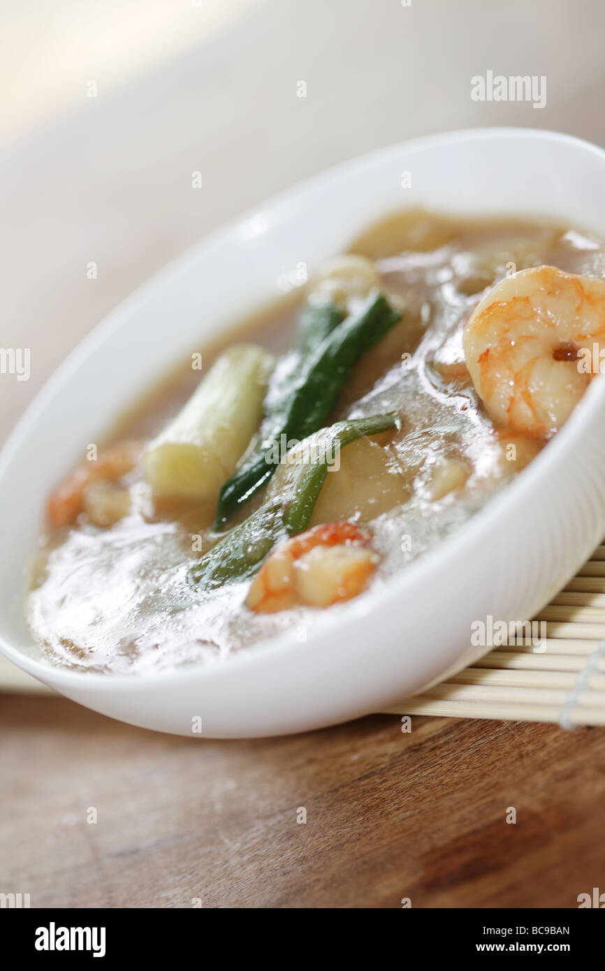 Prawns with Ginger and Spring Onion Stock Photo - Alamy