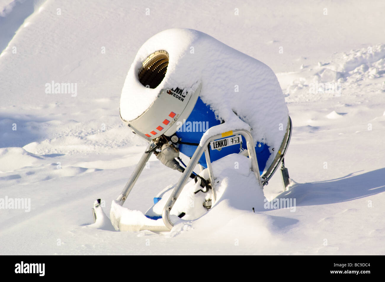 Artificial snow machine hi-res stock photography and images - Alamy