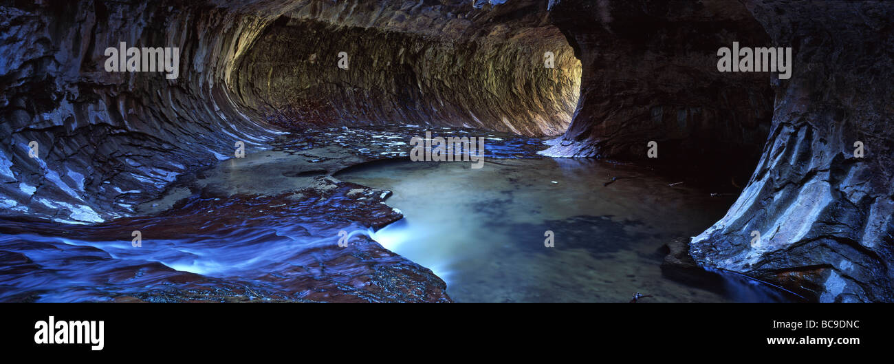 Water through a round hole hi-res stock photography and images - Alamy