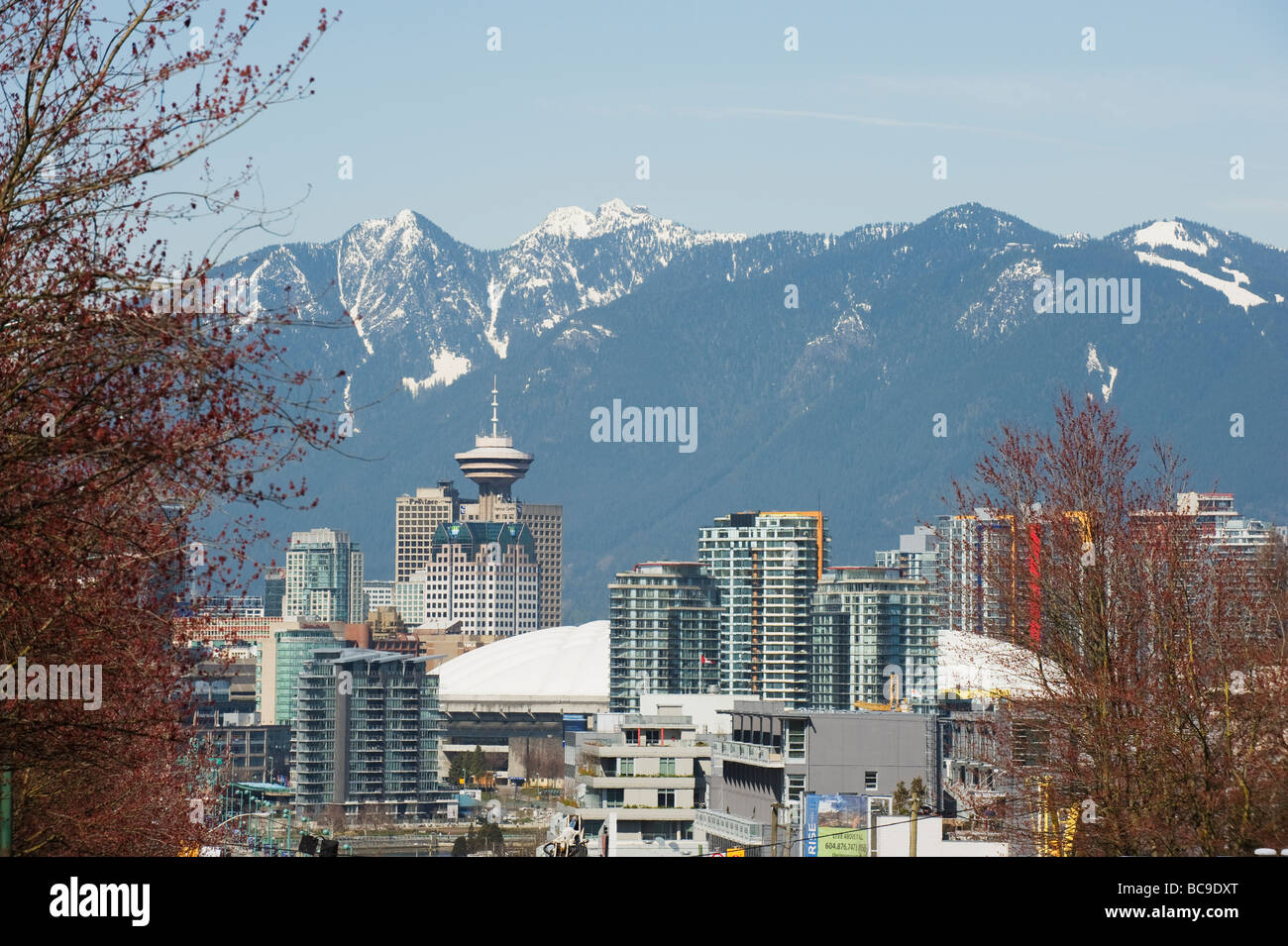 Vancouver canada buildings mountains hi-res stock photography and ...