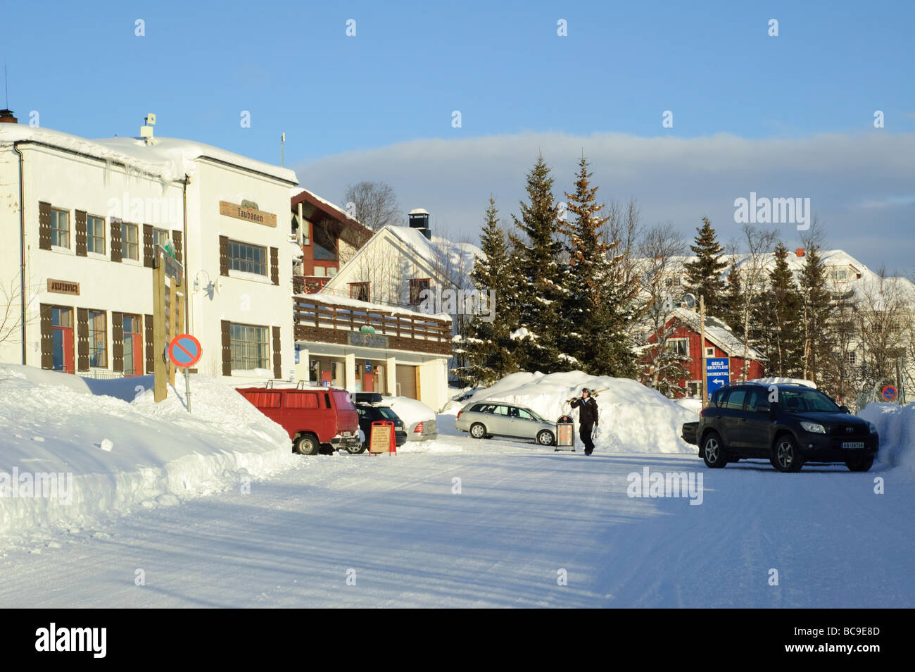 Car snow norway town hi-res stock photography and images - Alamy