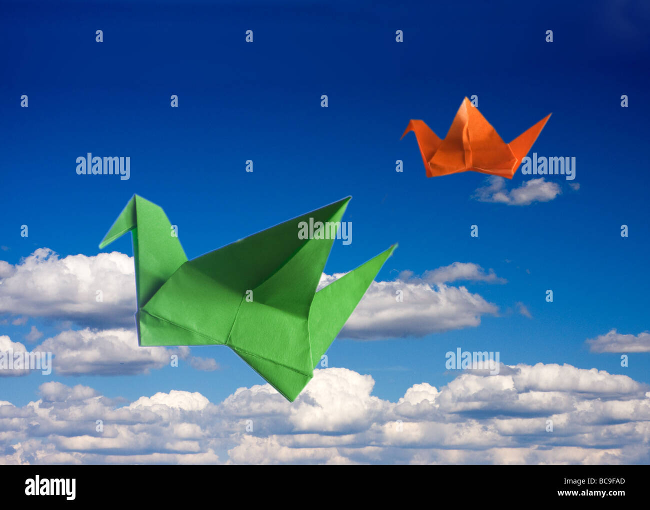 Flying birds hi-res stock photography and images - Alamy