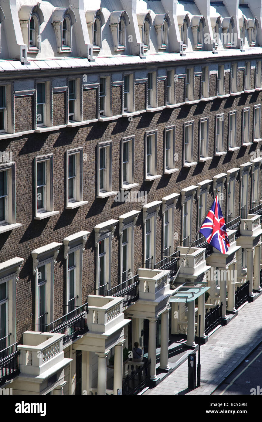 Terrace of red brick built properties hi-res stock photography and ...