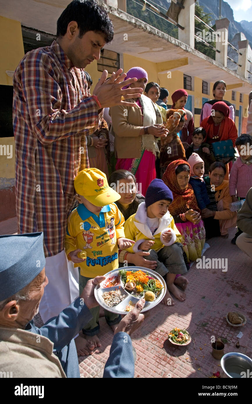 Indian family making a puja ceremony. Gangotri. India Stock Photo - Alamy