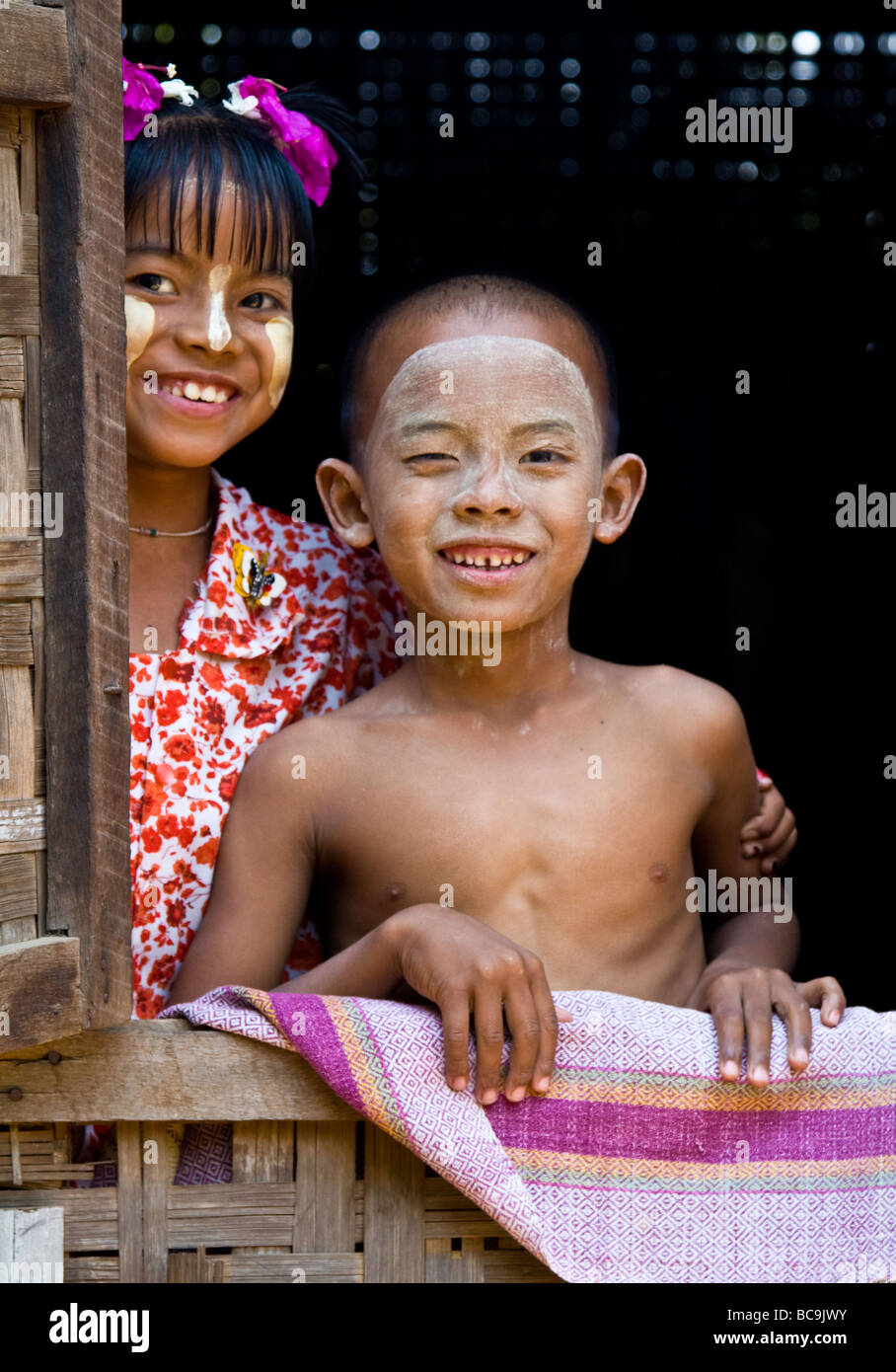 Burmese children hi-res stock photography and images - Alamy
