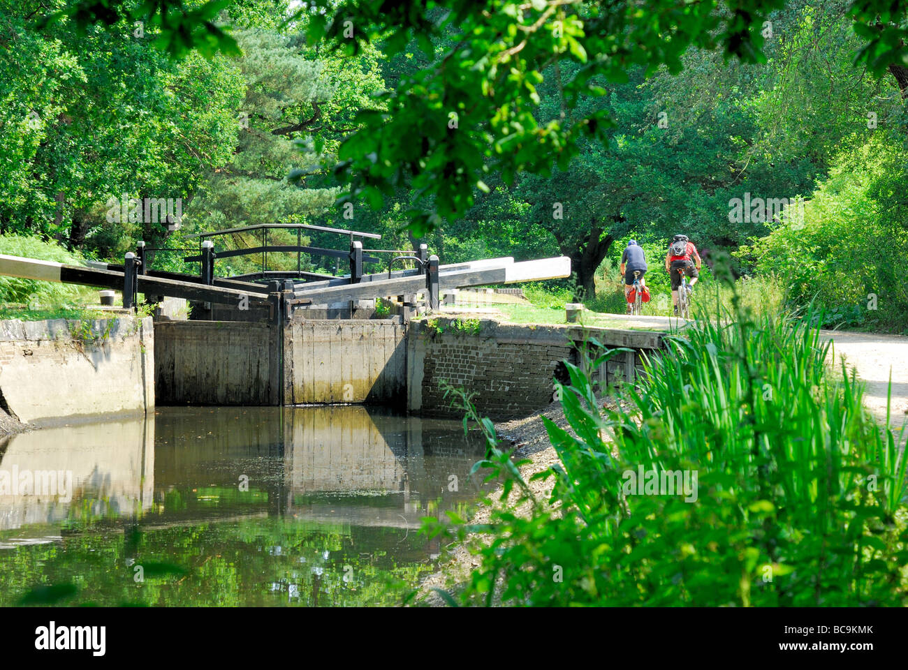 Two cyclists towpath hi-res stock photography and images - Alamy