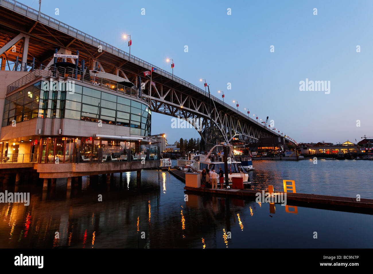 Blaue yacht hi-res stock photography and images - Alamy