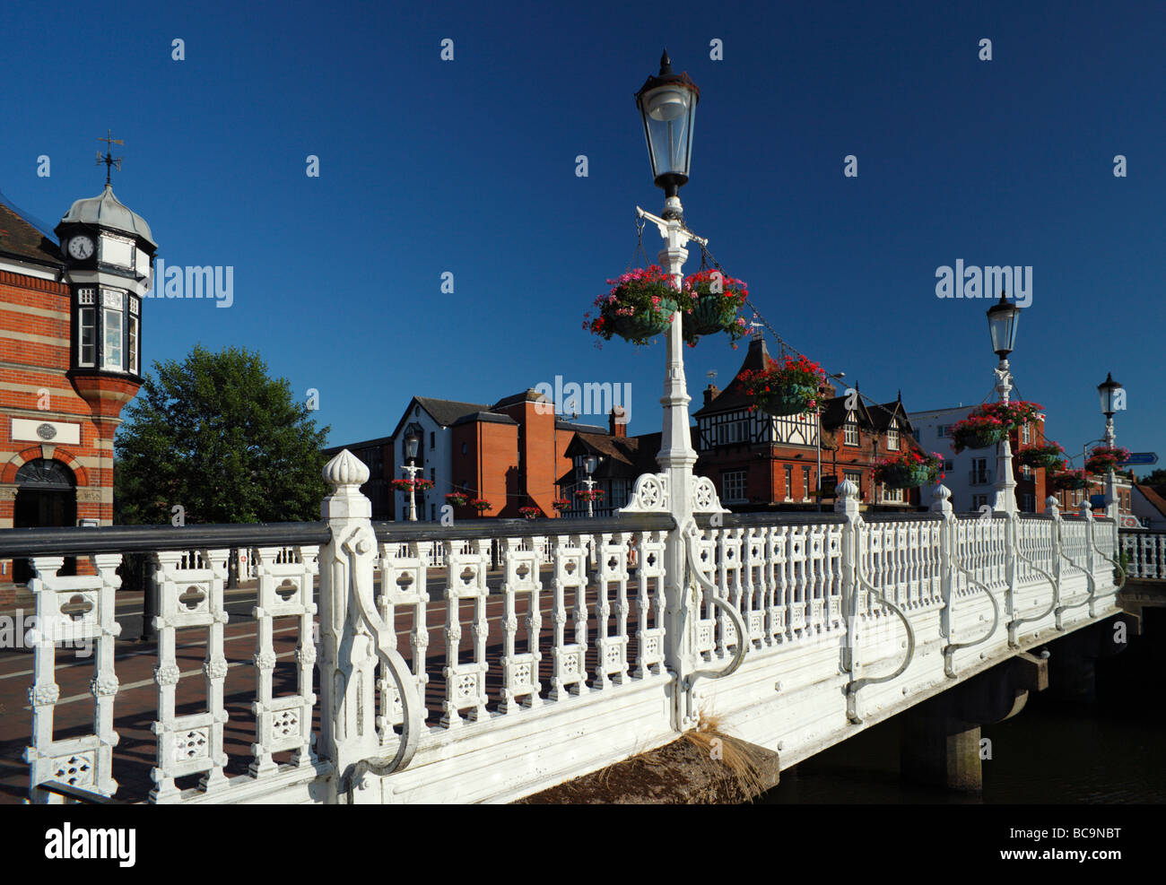 Tonbridge high street hi-res stock photography and images - Alamy