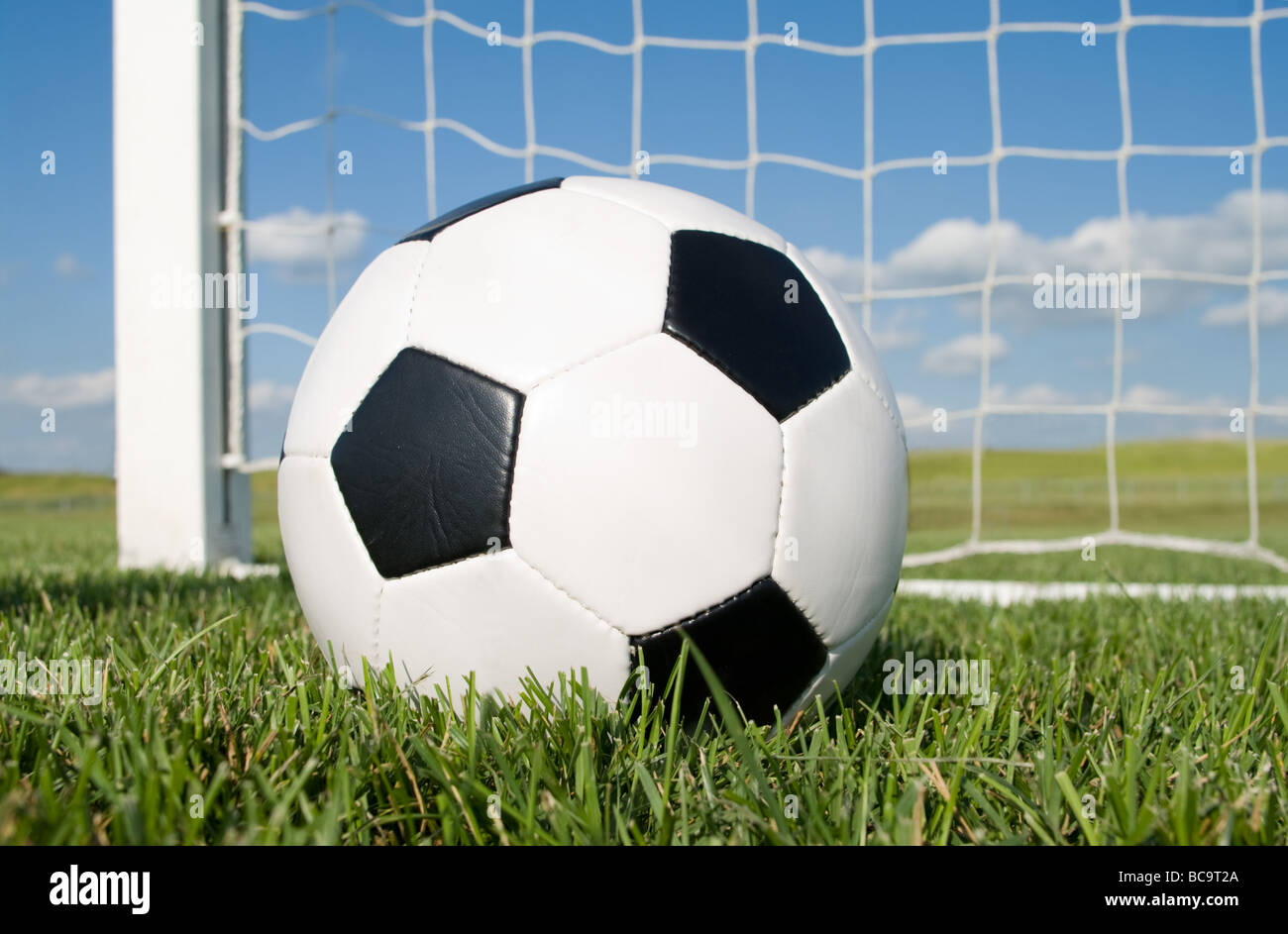 Close up football goal netting hi-res stock photography and images - Alamy