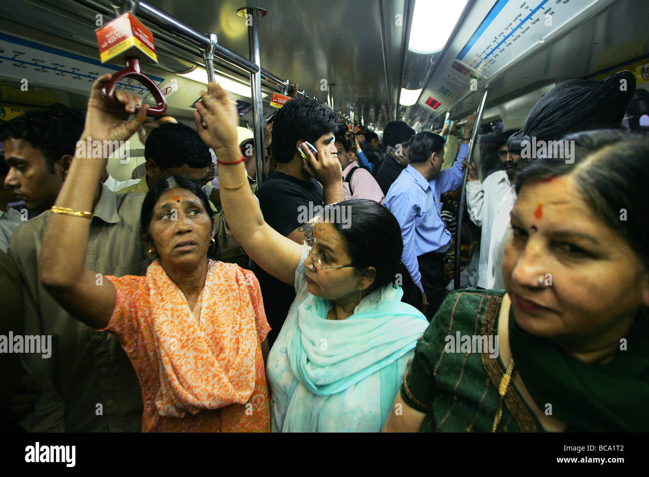 India mass transport hi-res stock photography and images - Alamy