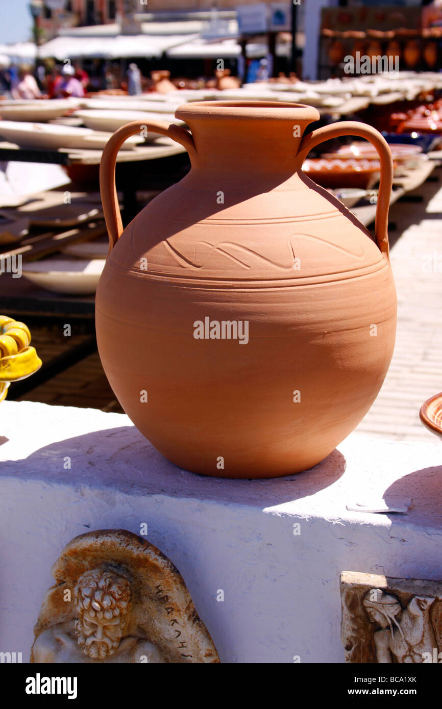 GREEK TERRACOTTA POTTERY ON THE ISLAND OF CRETE Stock Photo - Alamy