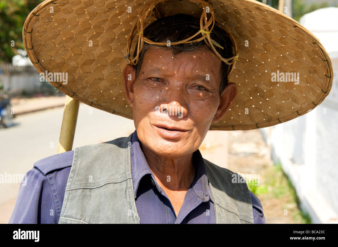 Wearing a wicker hat hi-res stock photography and images - Alamy