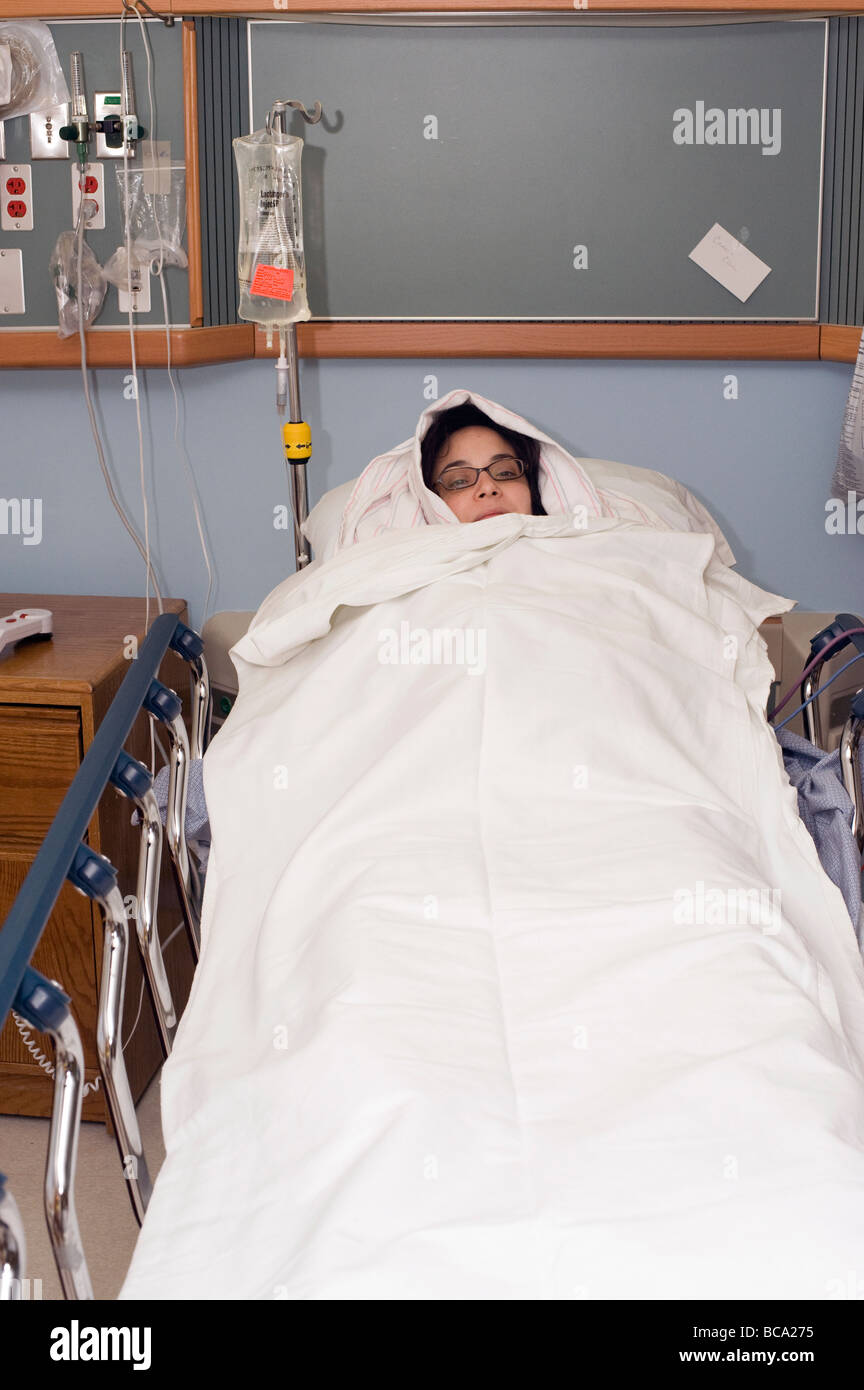 Iv fluids icu hi-res stock photography and images - Alamy