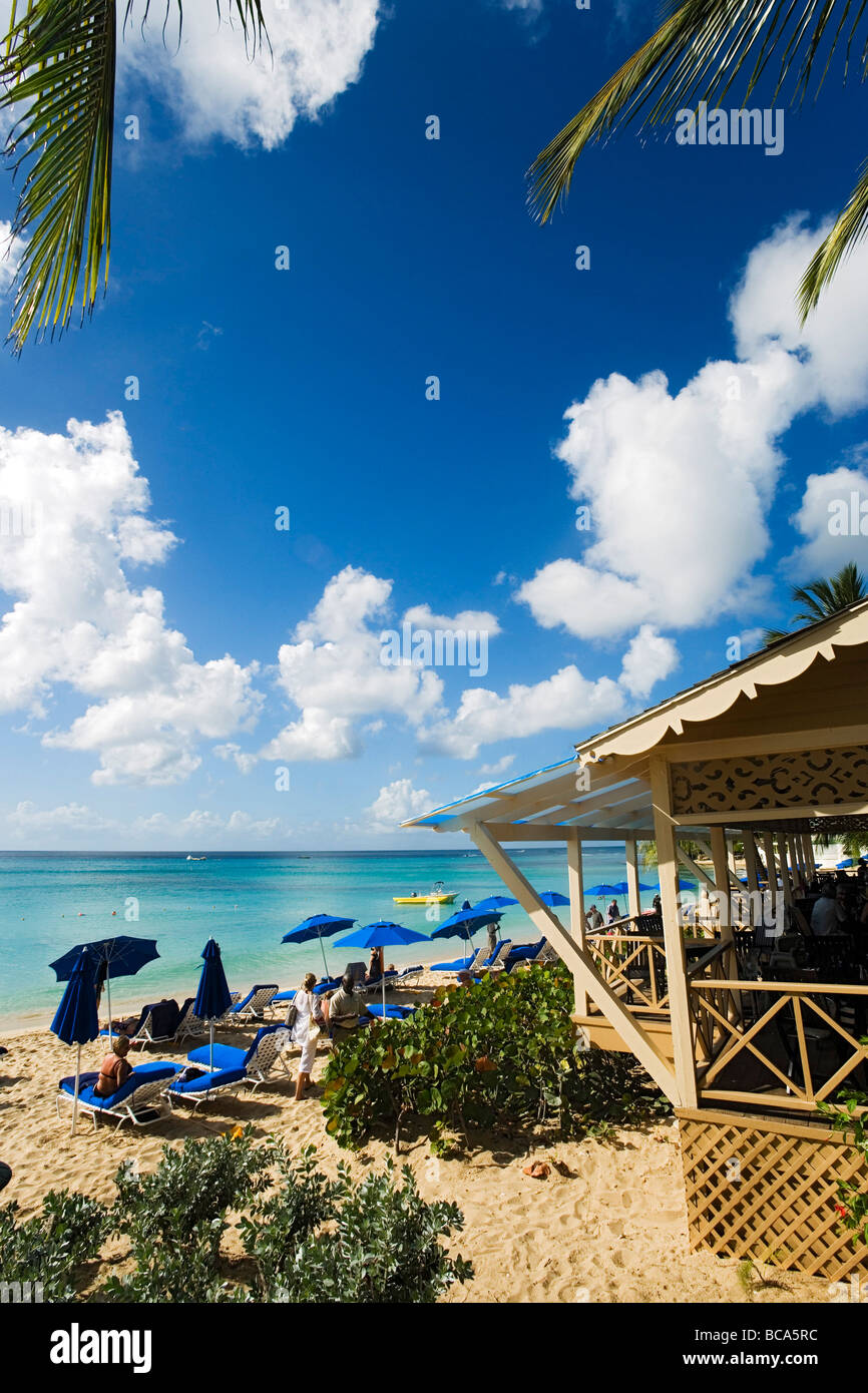 People relaxing at beach, Mullins Bay, Speightstown, Barbados ...