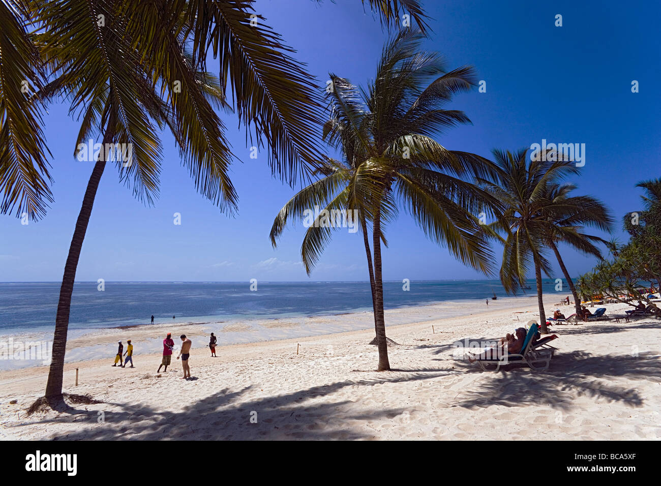 Tourists kenya beaches hi-res stock photography and images - Alamy