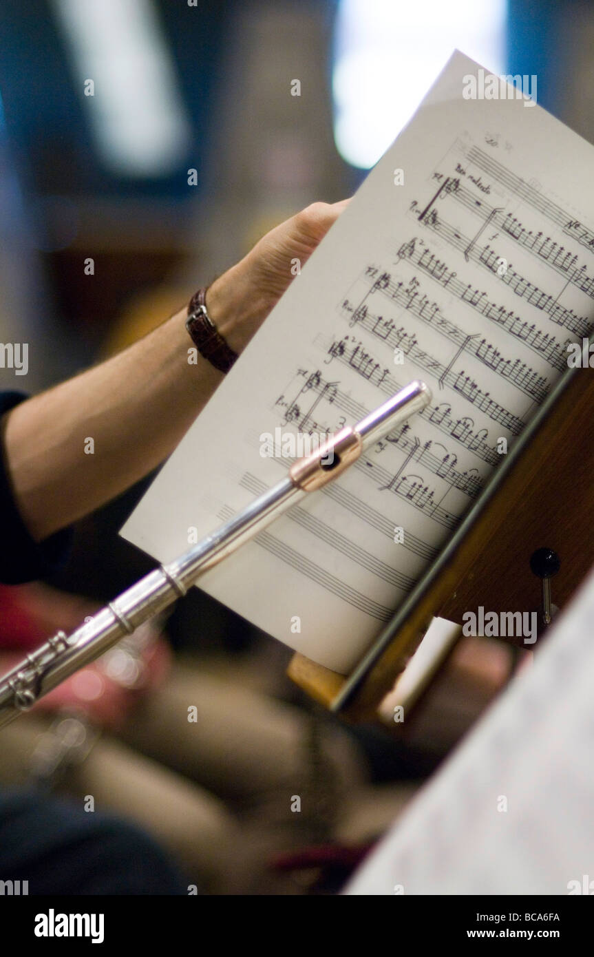 Transverse flute player hi-res stock photography and images - Alamy