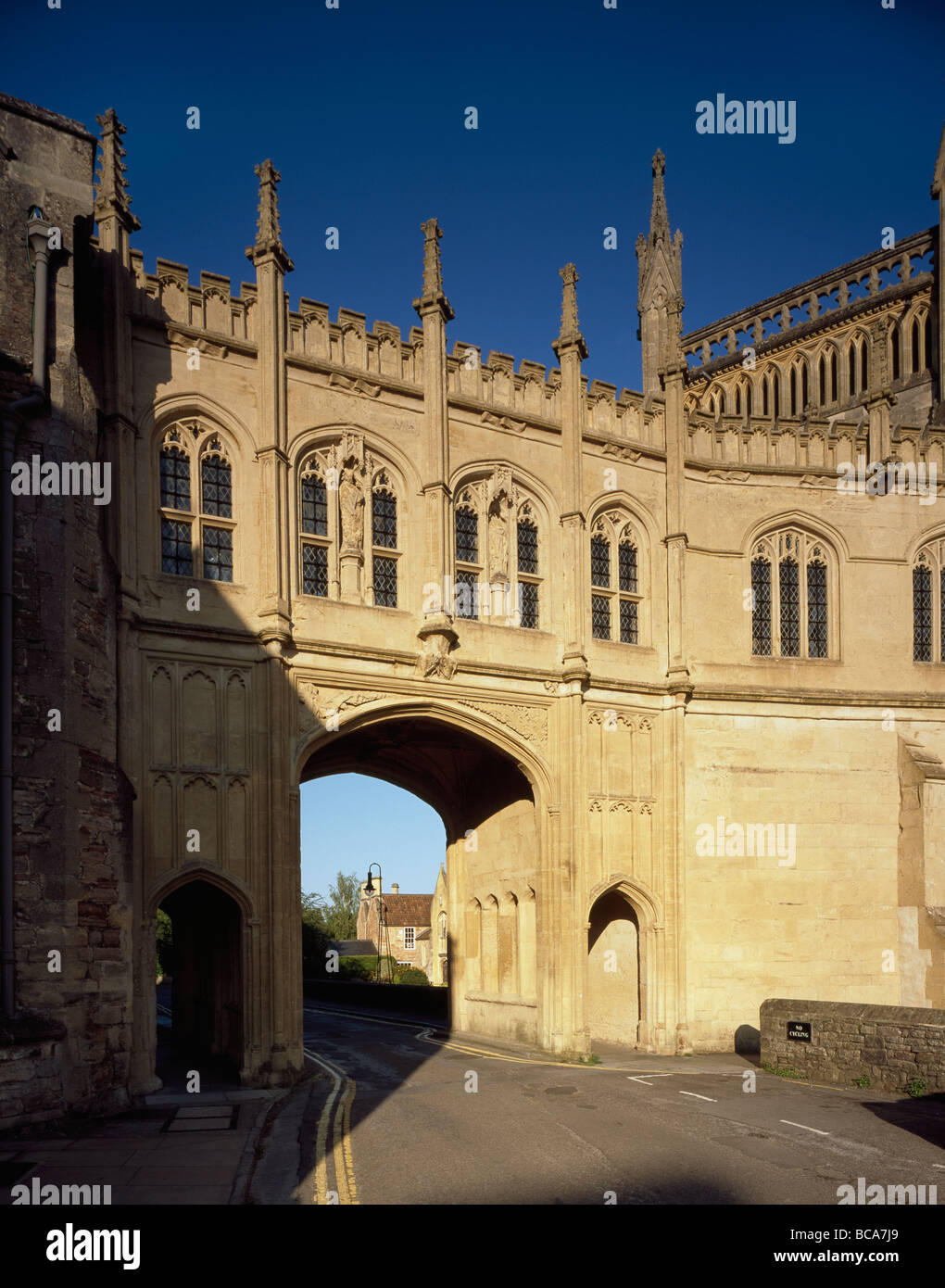 Chain gate wells hi-res stock photography and images - Alamy