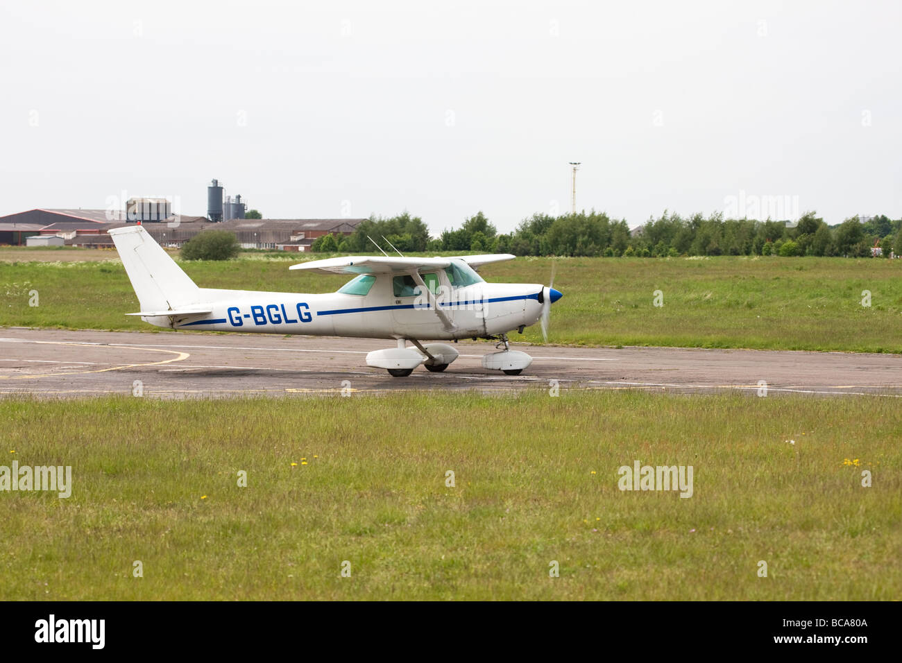 Cessna 152 cockpit hi-res stock photography and images - Alamy