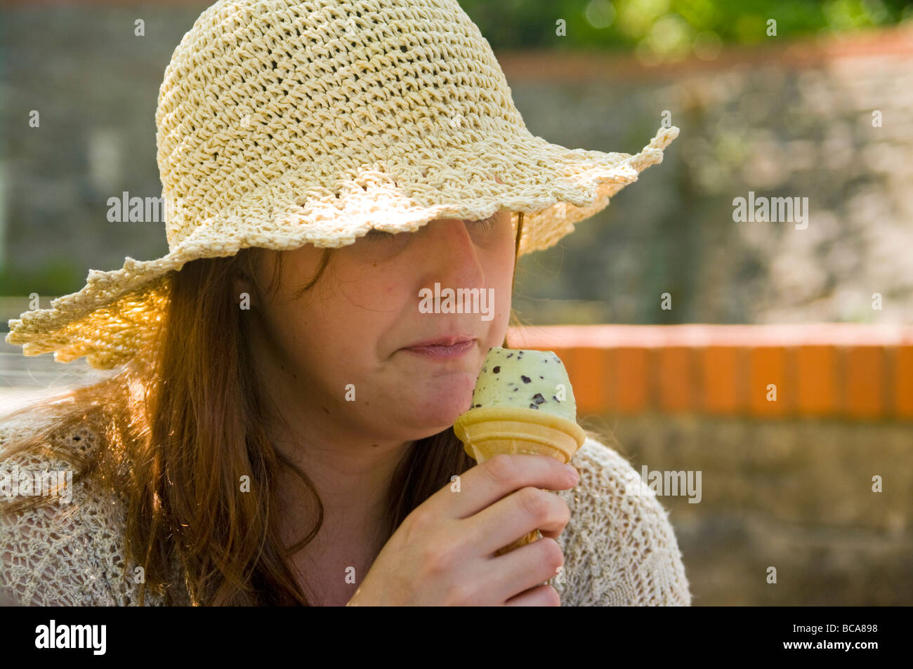 Ladies eating ice cream hi-res stock photography and images - Alamy