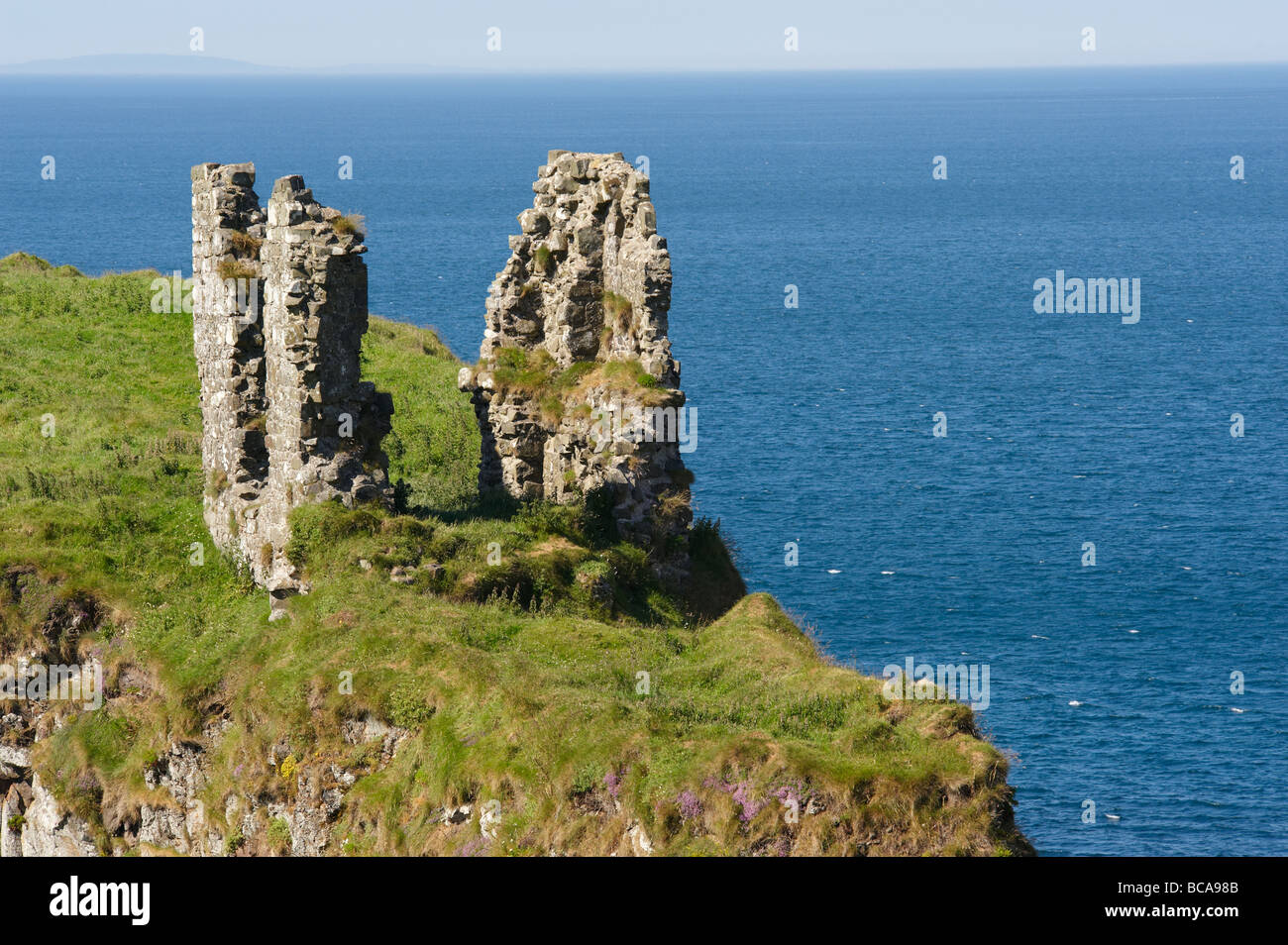 Dunseverick castle hi-res stock photography and images - Alamy