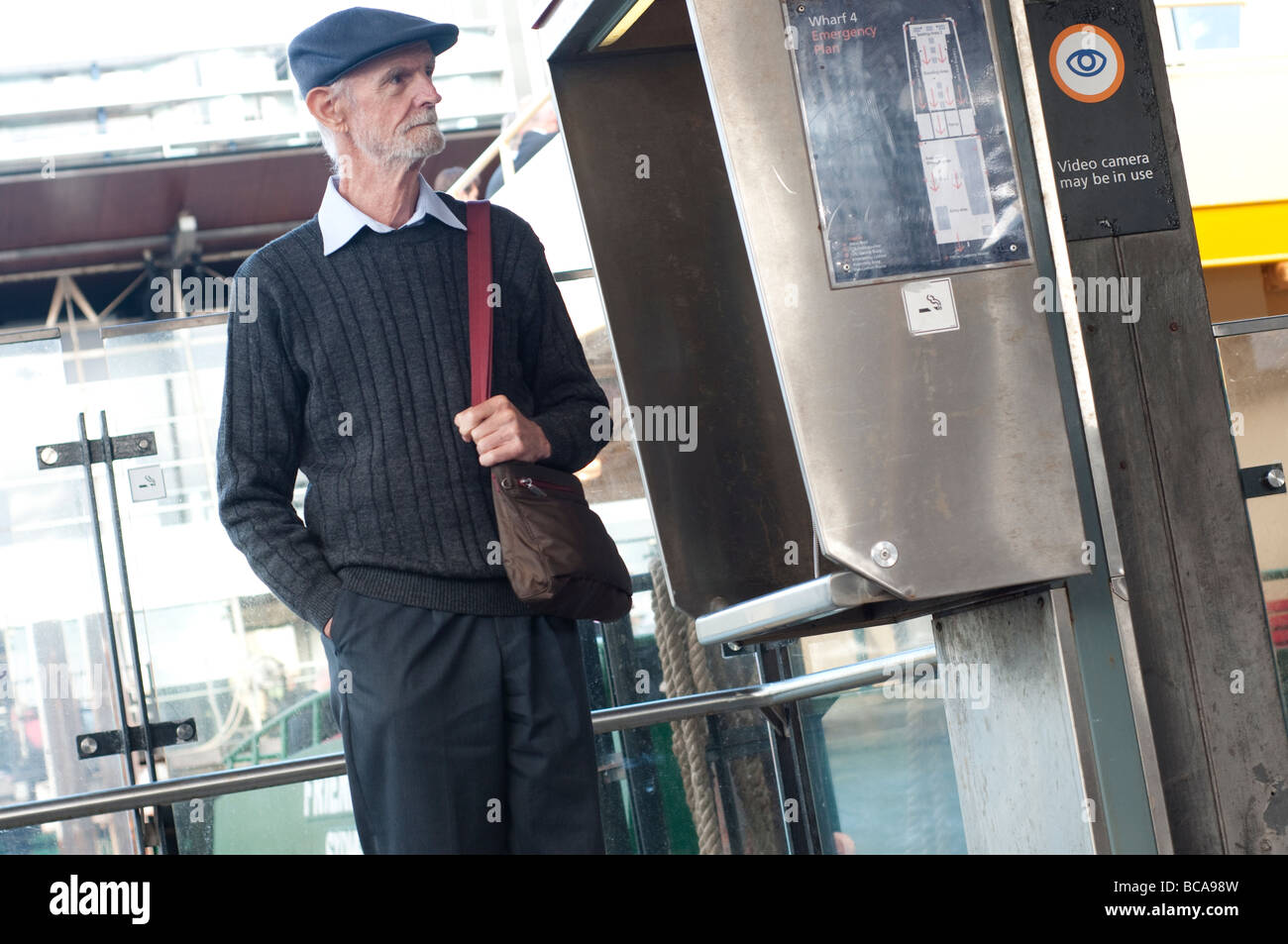 Very tall man hi-res stock photography and images - Alamy