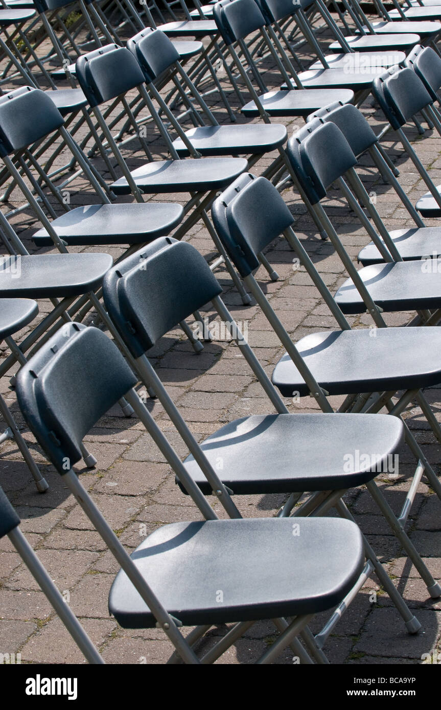 Rows of empty chairs Stock Photo - Alamy