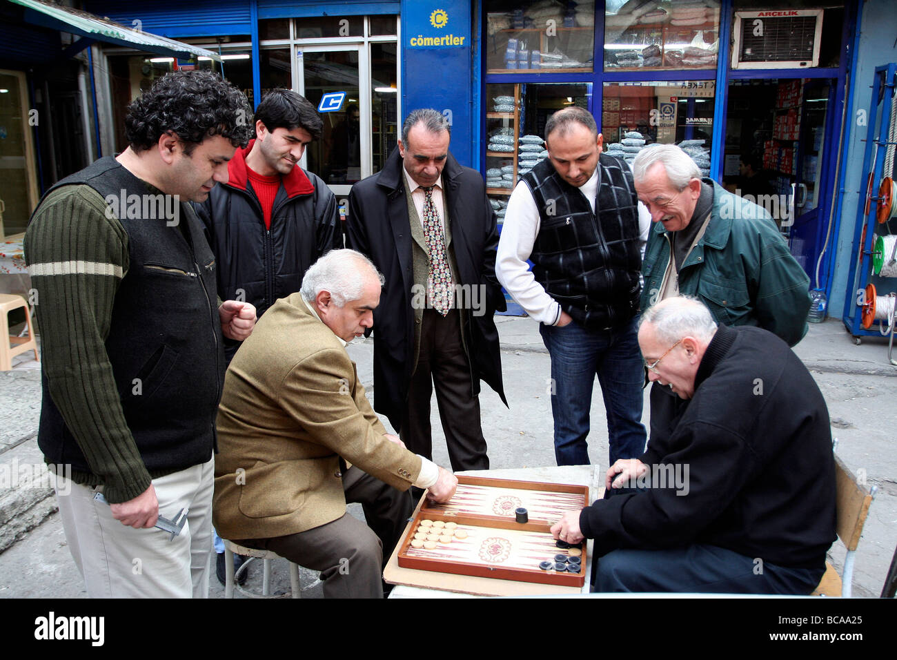 Men playing backgammon, Perpa Istanbul Turkey Stock Photo - Alamy