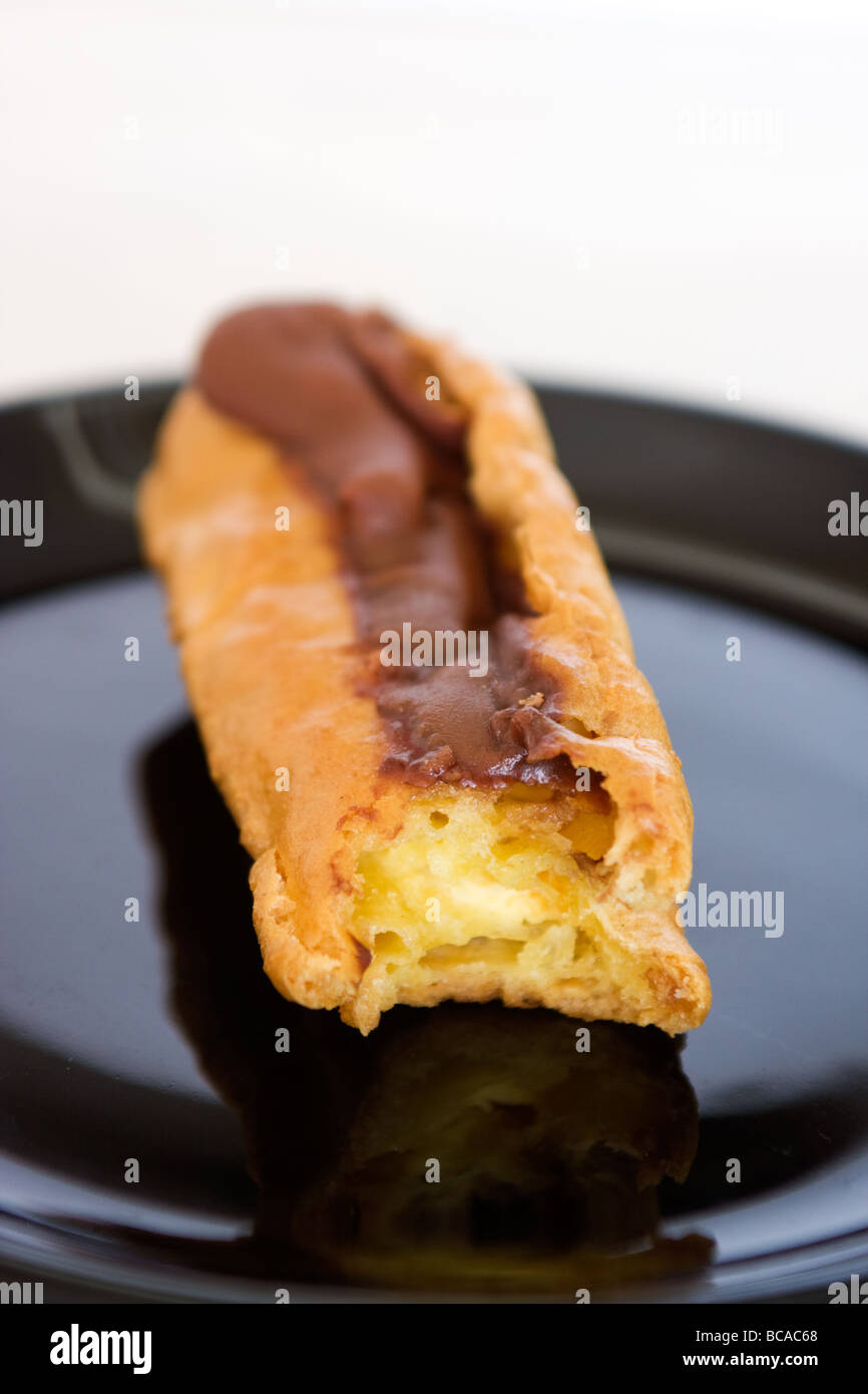 Chocolate eclair hi-res stock photography and images - Alamy