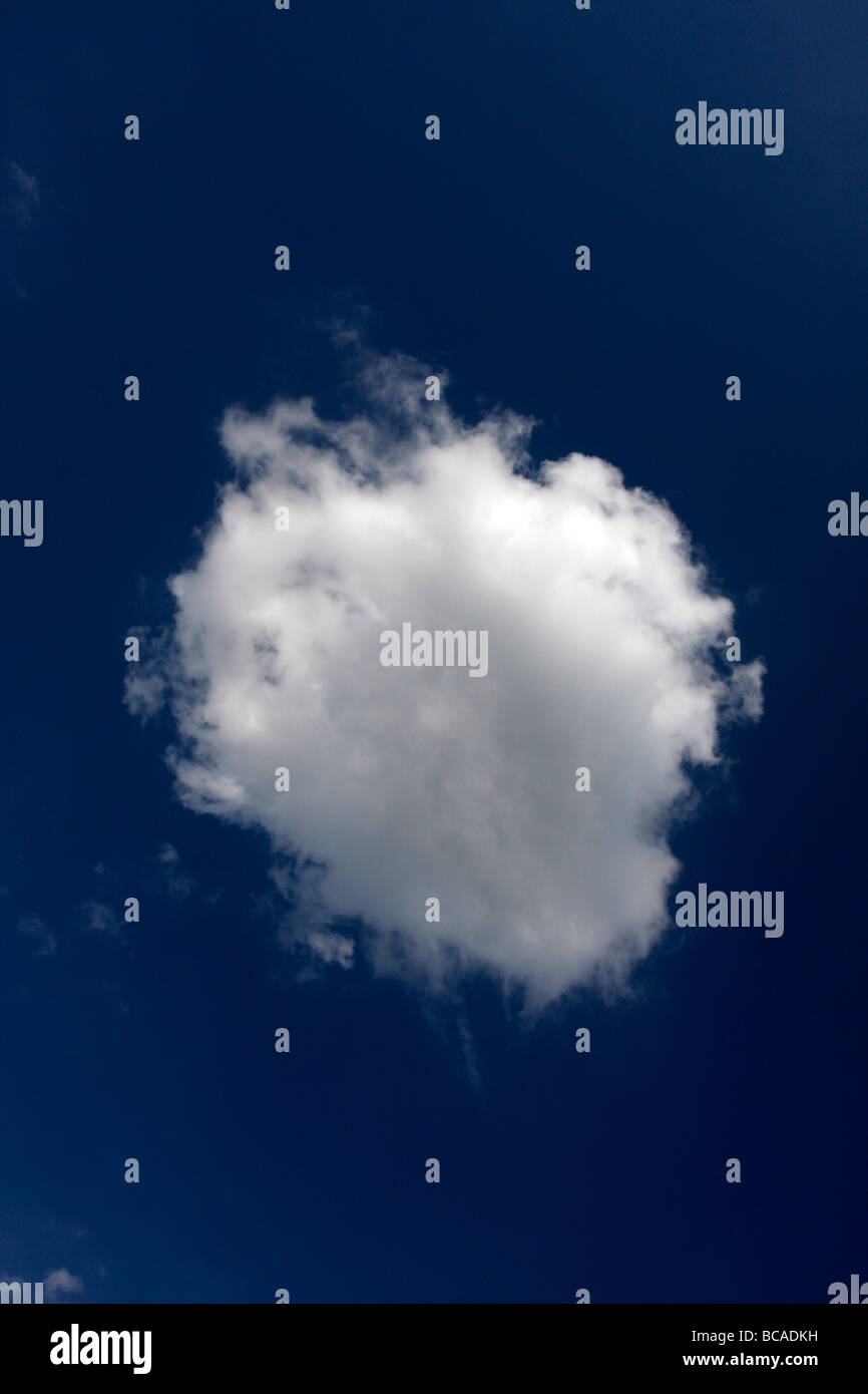 Single fluffy white cloud hi-res stock photography and images - Alamy