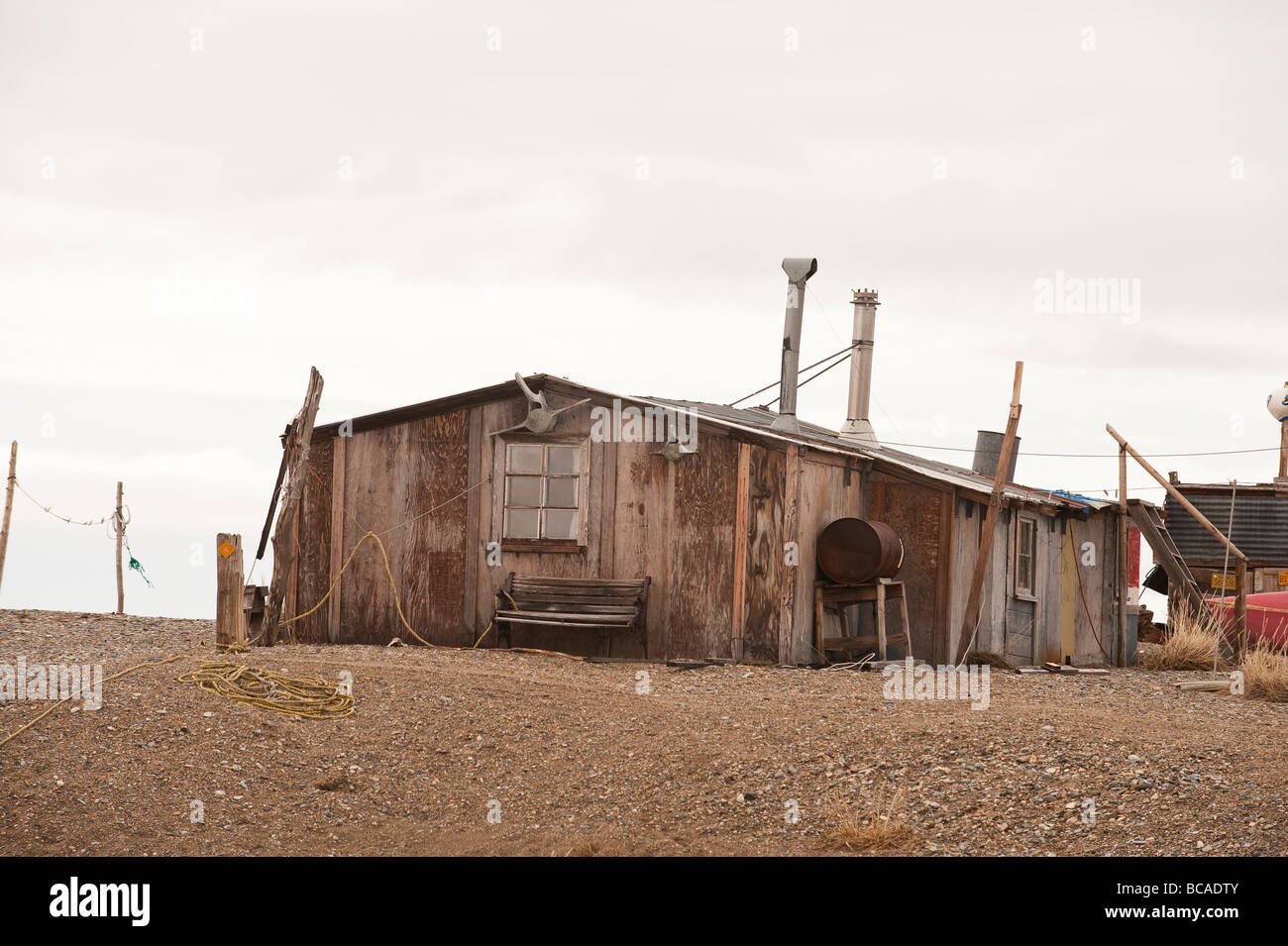 A NATIVE WHALE HUNTING OUTPOST WOOLLEY LAGOON ALASKA Stock Photo - Alamy