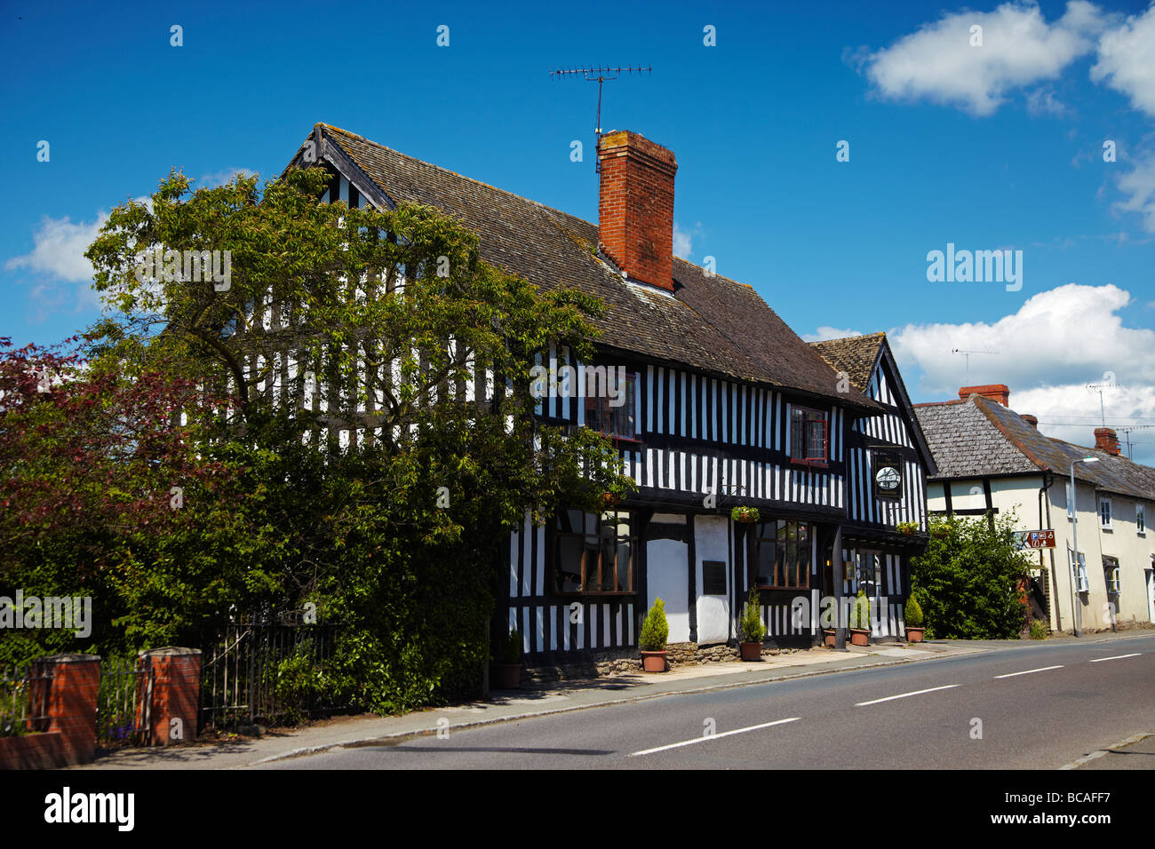 Medieval village houses hi-res stock photography and images - Alamy