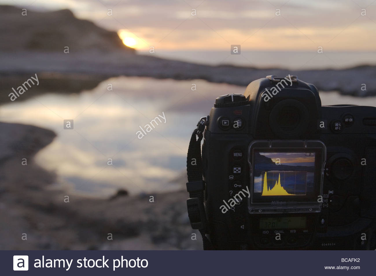 Camera displaying histogram hi-res stock photography and images - Alamy