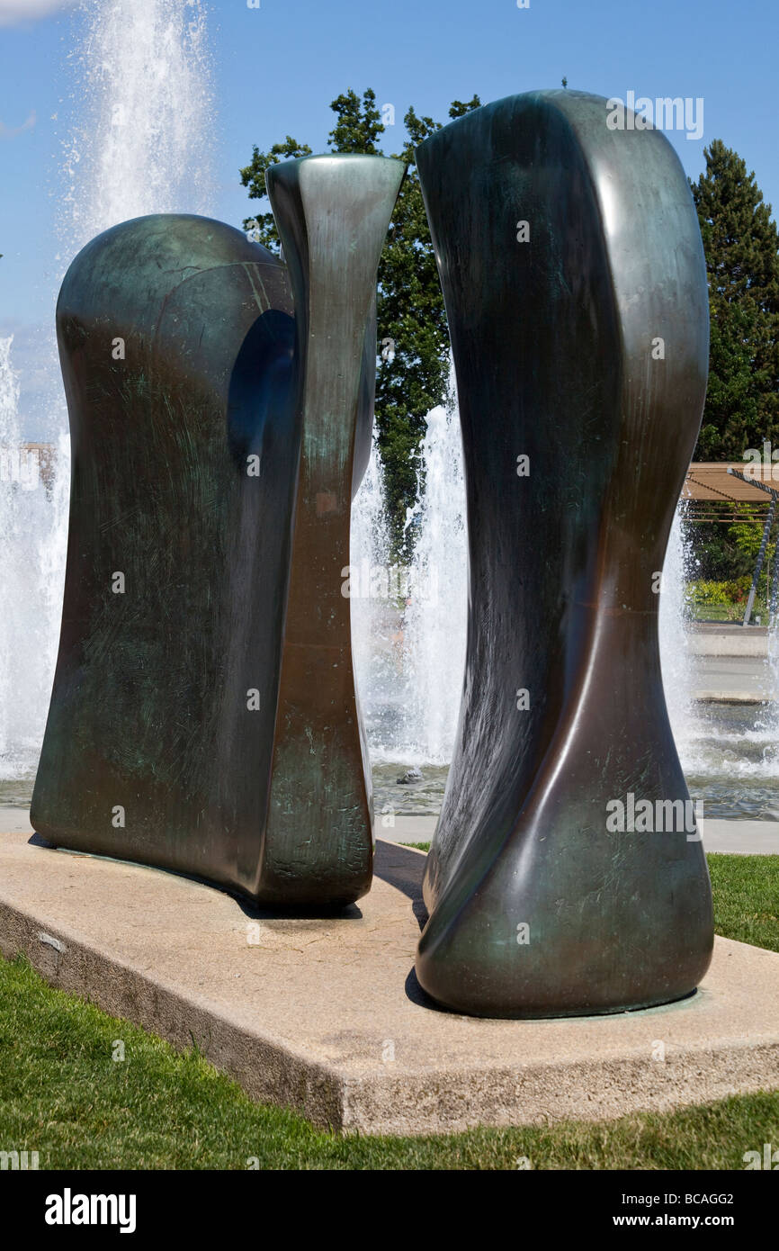 Henry moore sculpture park hi-res stock photography and images - Alamy