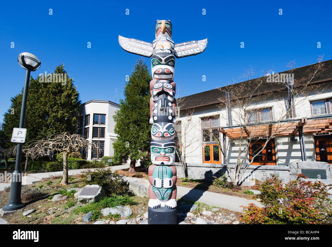 Totem pole on ubc campus hi-res stock photography and images - Alamy