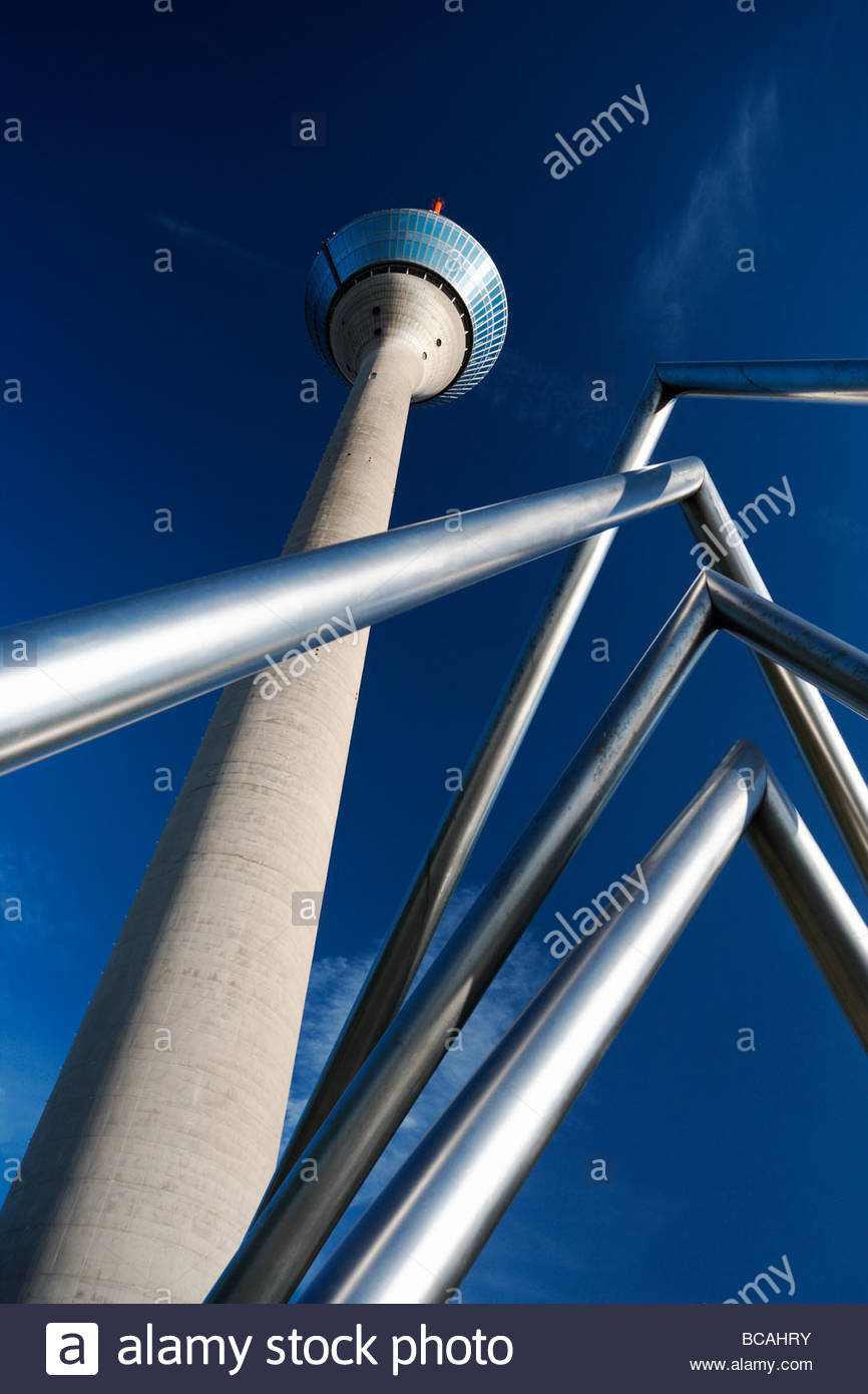 Steel Pipe Sculpture Stock Photos & Steel Pipe Sculpture Stock Images ...