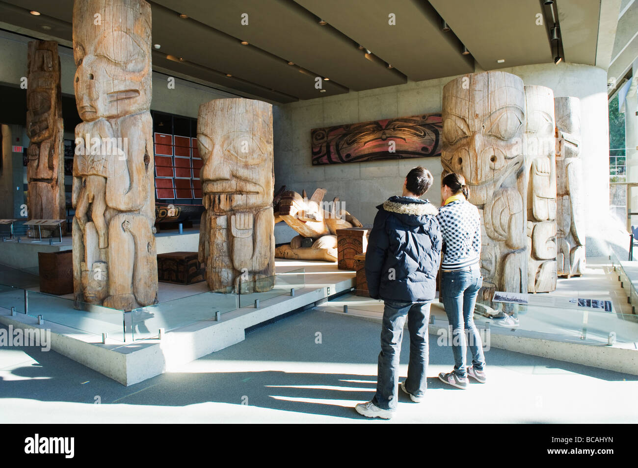 University bc totem pole hi-res stock photography and images - Alamy