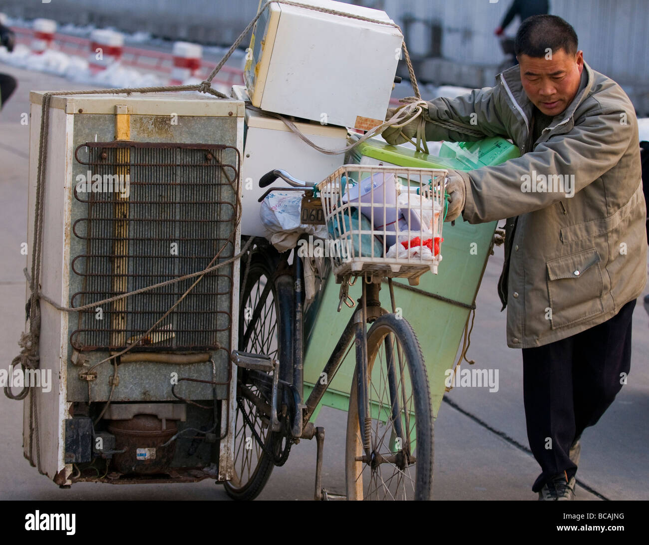 Chinese people carrier hi-res stock photography and images - Alamy