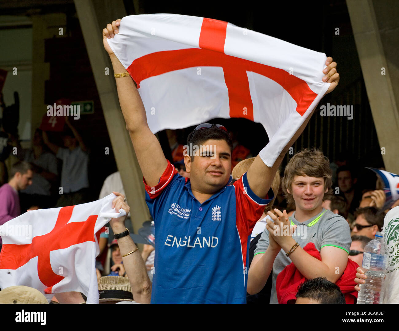 England fans hi-res stock photography and images - Alamy