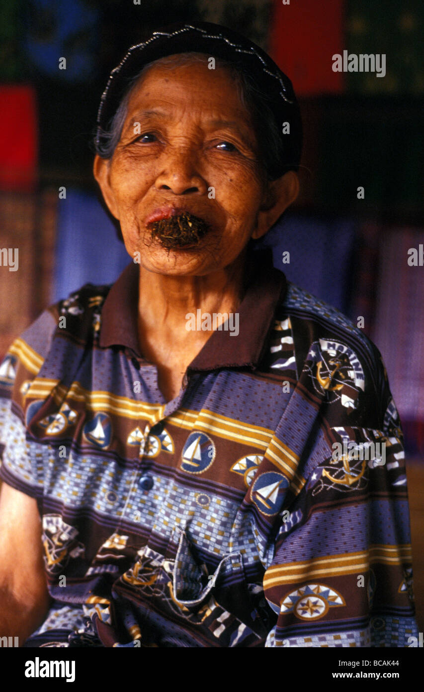 mangyan woman mindoro philippines Stock Photo - Alamy