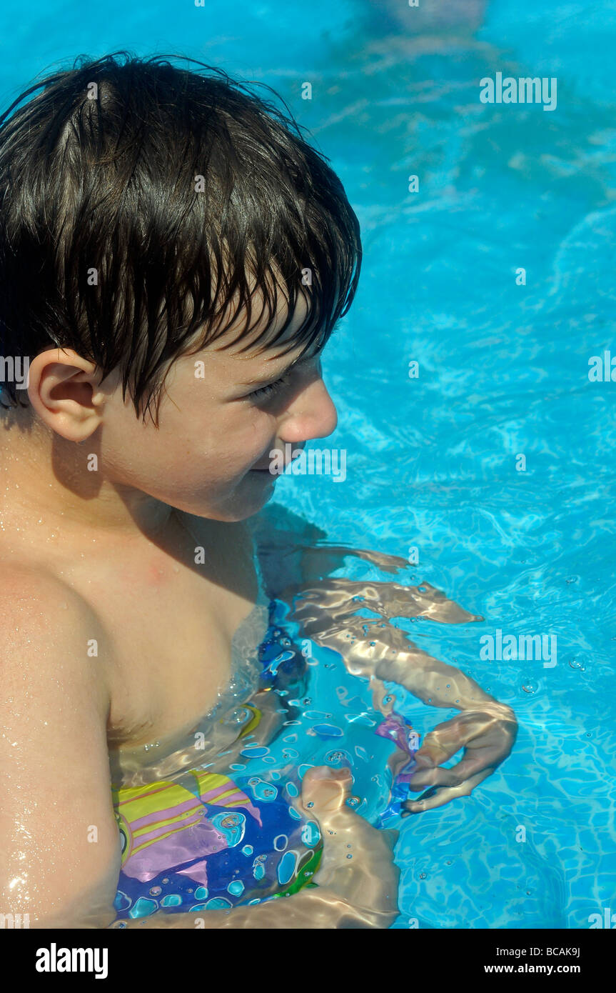 Young boy in swimming pool Stock Photo - Alamy