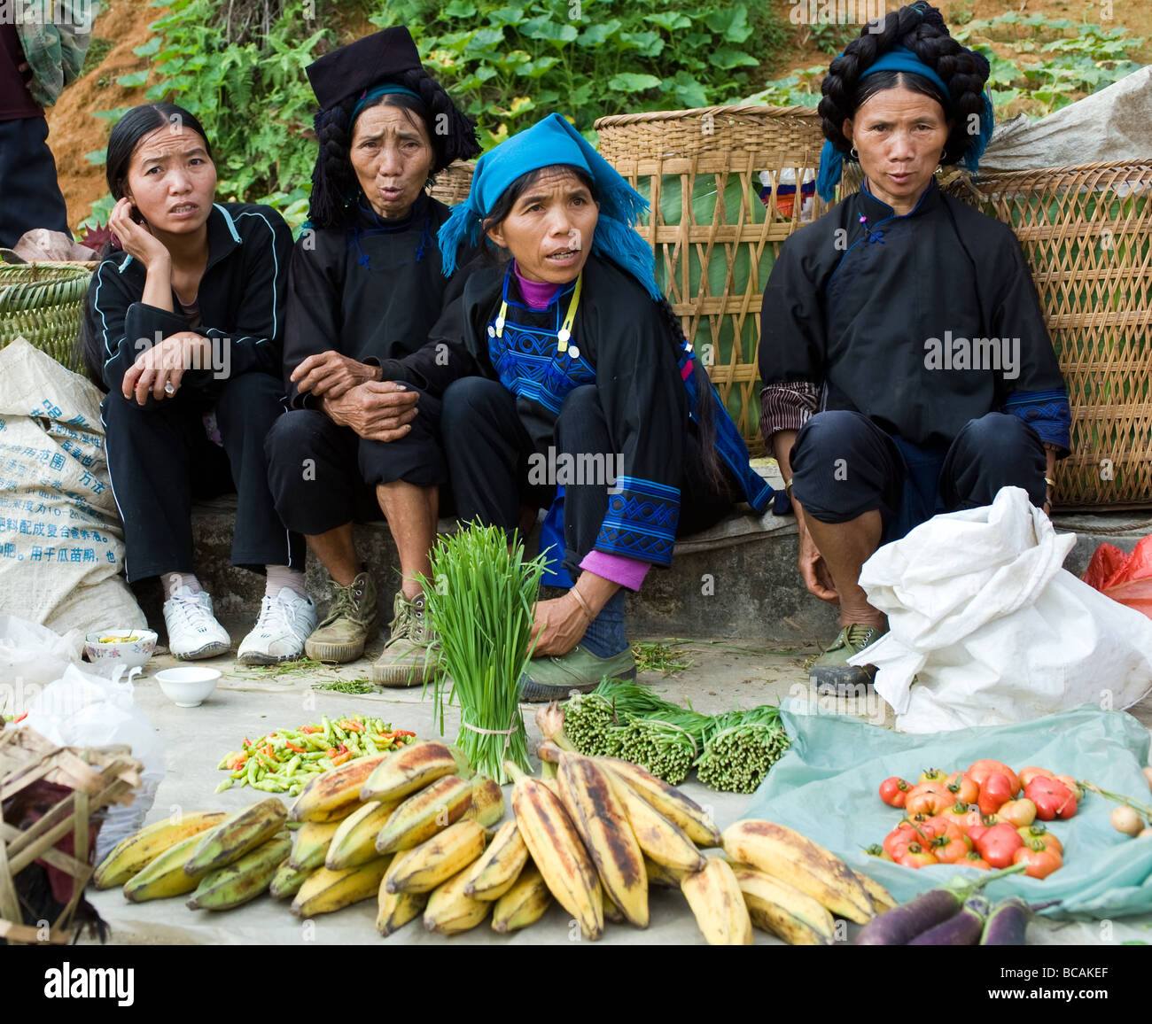 China Ethnic Minority High Resolution Stock Photography and Images - Alamy