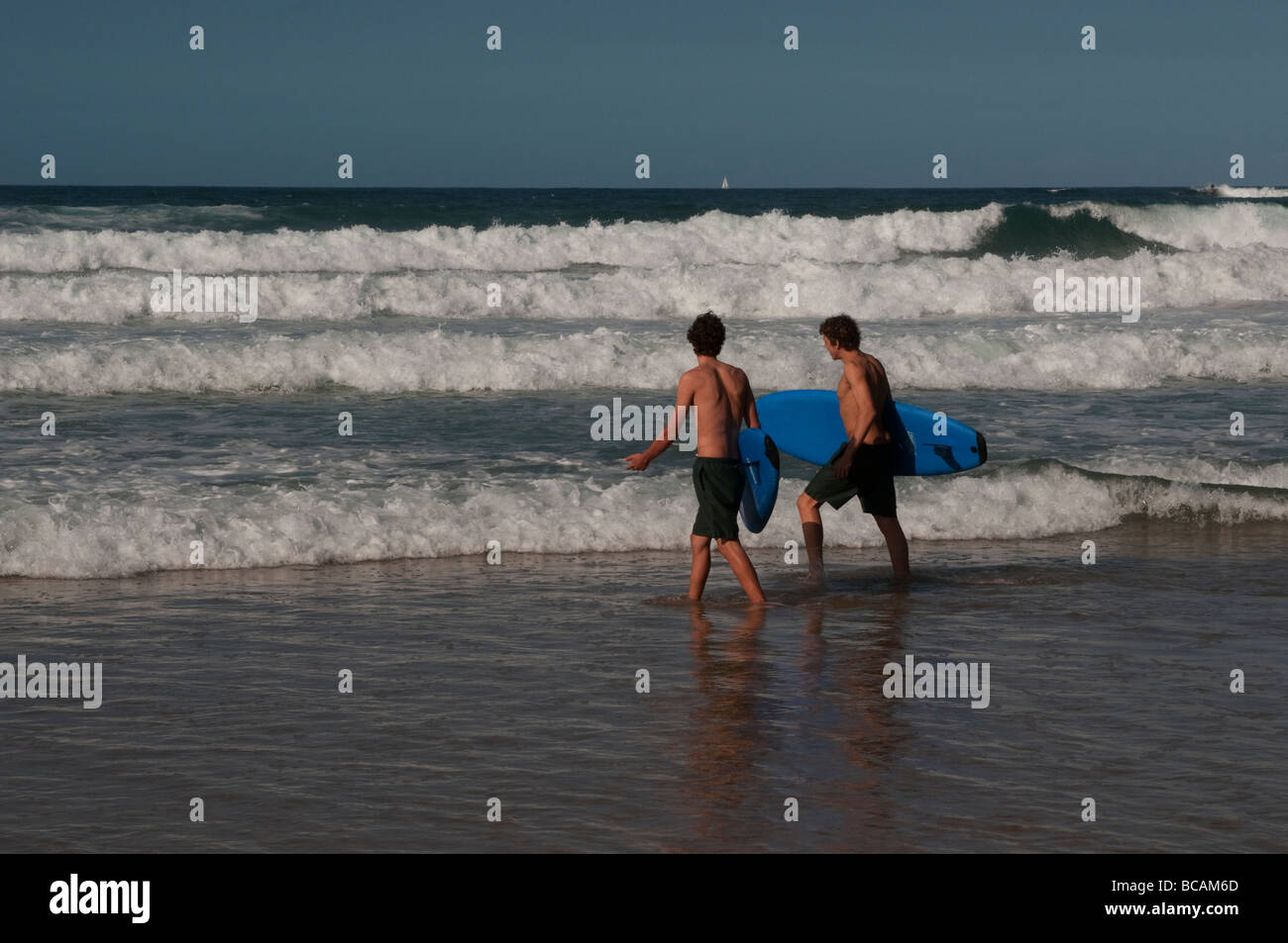 Walking shore waves australia hi-res stock photography and images - Alamy
