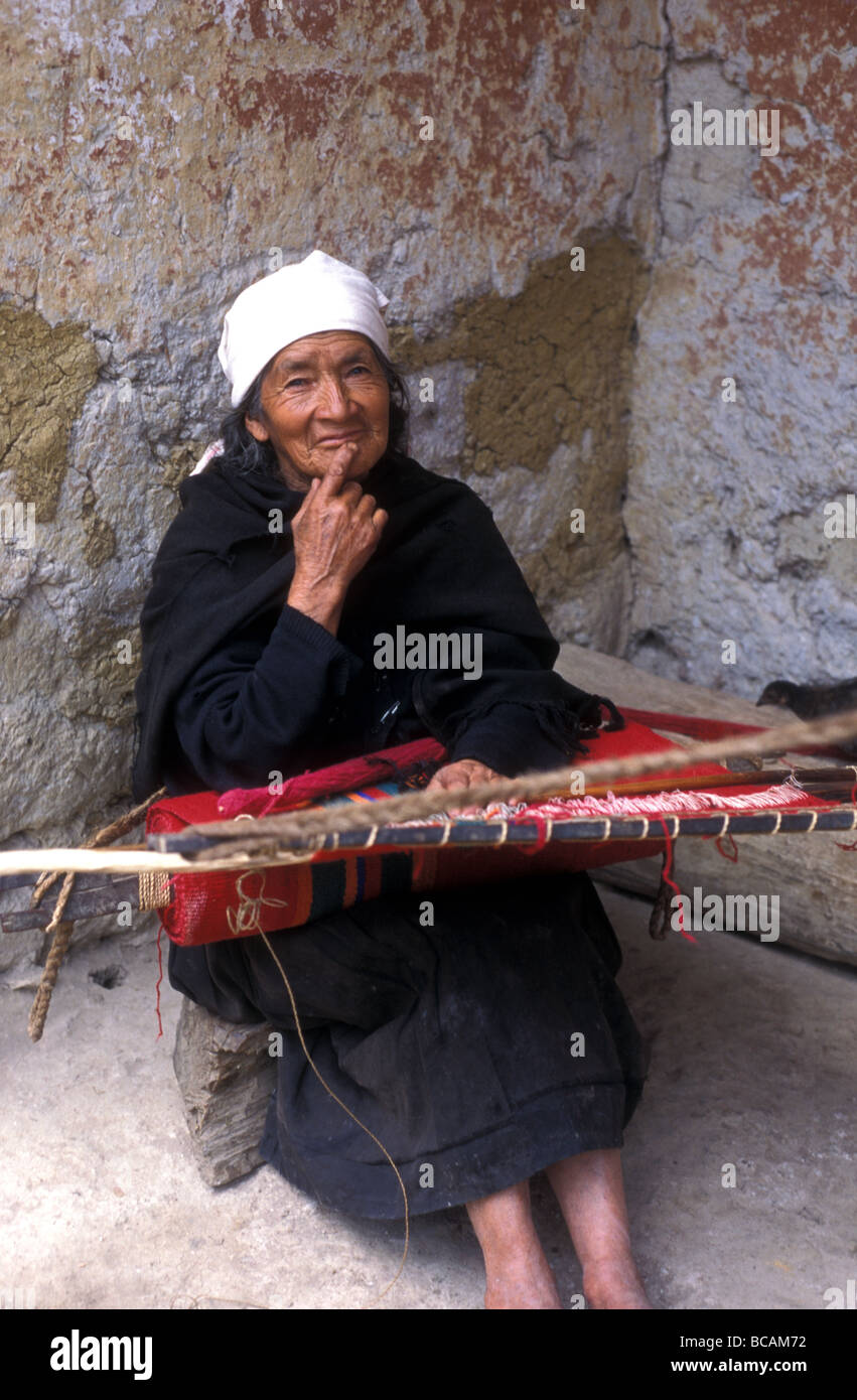 chachapoyan woman weaving chachapoyas amazonas peru Stock Photo - Alamy